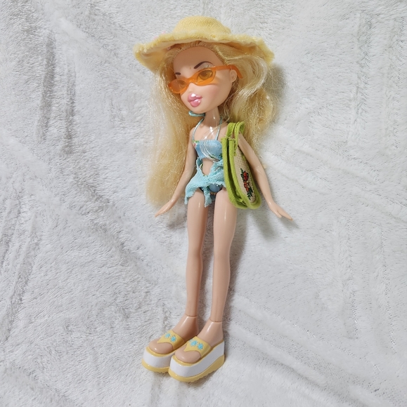 Bratz | Toys | Bratz Fashion Pack Spring Blitz Bikini Sarong Shoes Hat ...